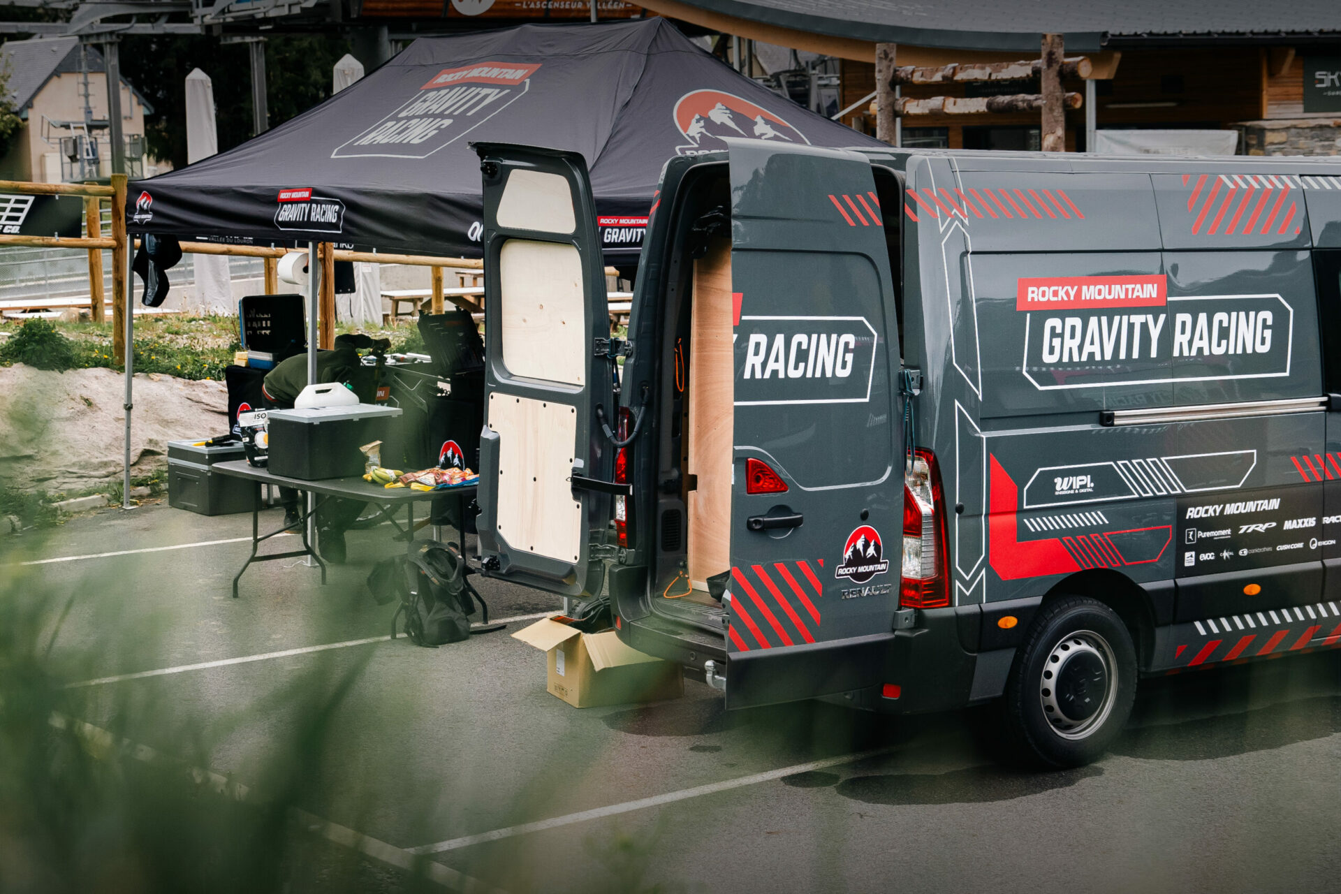 Rocky Mountain Gravity Racing - Team MTB EDR, EDR-E, DHI.